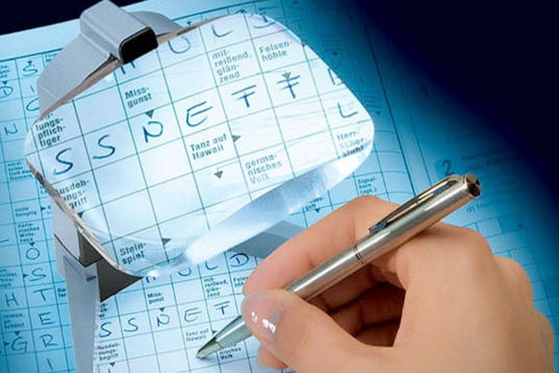 Illuminated Magnifiers LED Lighted Magnifier for Macular Degeneration ...